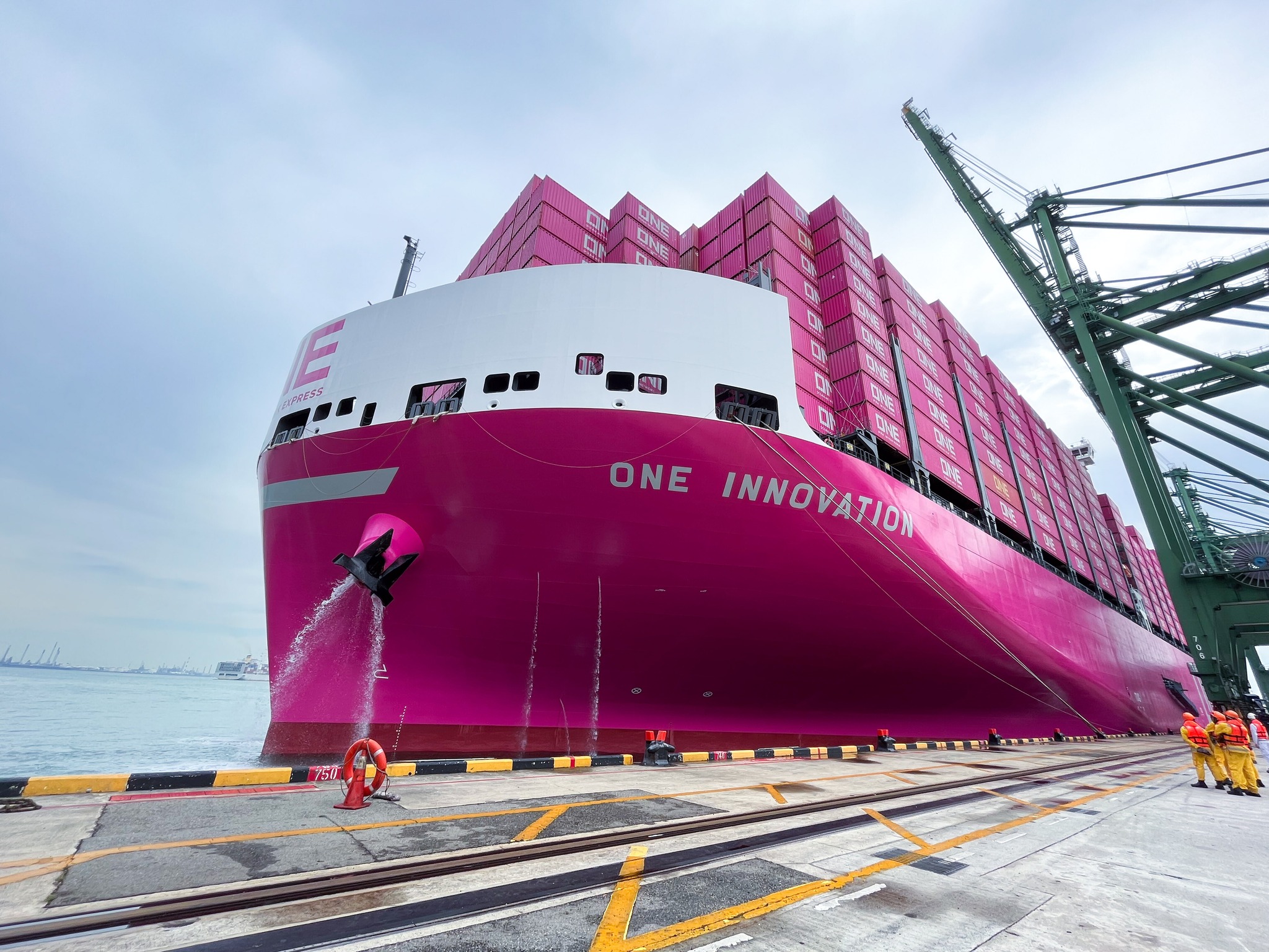 Мегаконтейнеровоз ONE зайшов у порт Сінгапура [фото] | Ukrainian ...